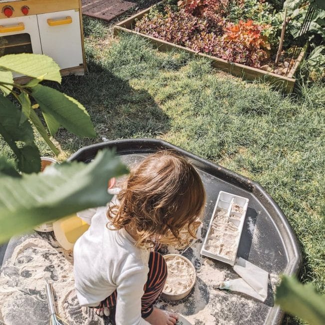 Easy Outdoor Tuff Tray Ideas: Flour Sensory Play Activity